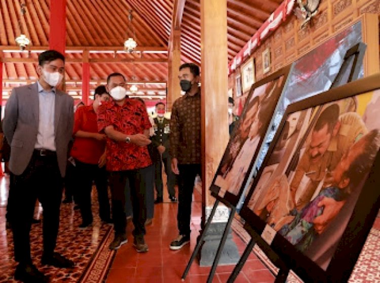 Sosok Mantan Walikota Solo FX Hadi Rudyatmo, Terbingkai Dalam Pameran ... Sosok Mantan Walikota Solo FX Hadi Rudyatmo, Terbingkai Dalam Pameran ...