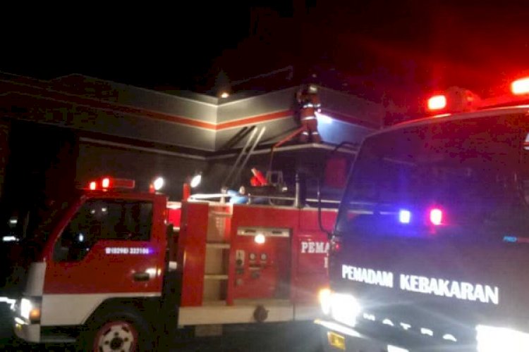 Sempat Terdengar Ledakan, Karaoke Mestro Salatiga 'Dilahap' Si Jago ... Sempat Terdengar Ledakan, Karaoke Mestro Salatiga 'Dilahap' Si Jago ...